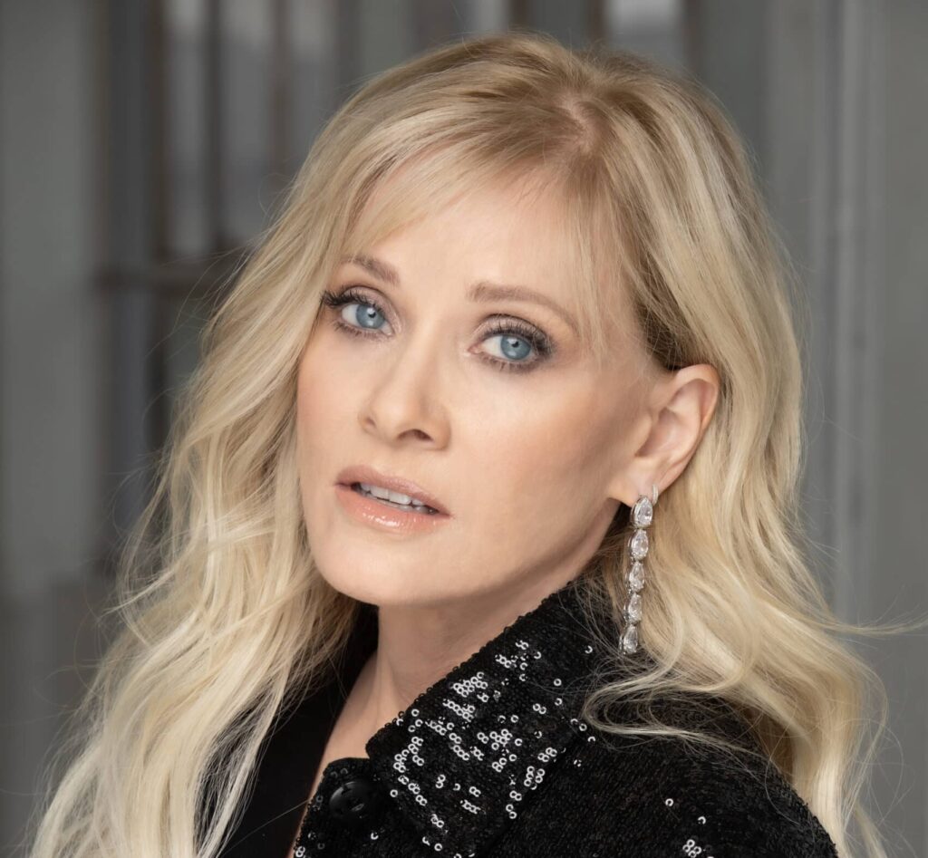 Barbara Crampton Inducted Into Monster Kid Hall Of Fame For 22nd Rondo ...